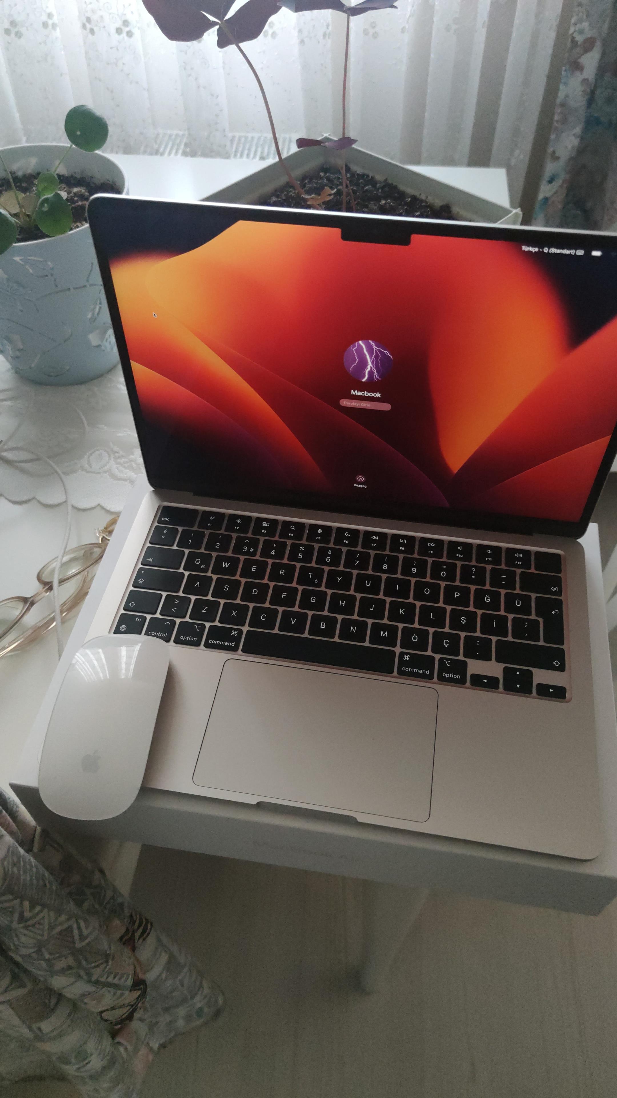 Macbook Air 2022 m2 8 - 512 pil döngüsü 69- magic mouse 2 ...