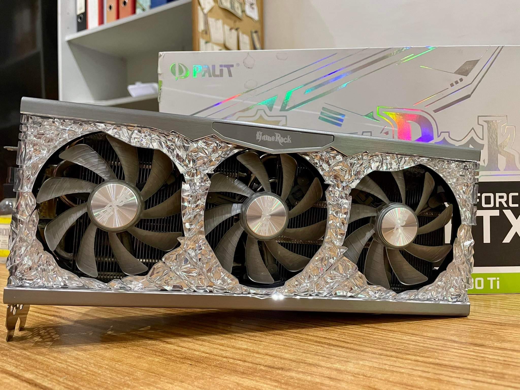 Palit GAMEROCK RTX 3080 Ti - Kutulu,içi açılmamış ,sıcaklık stabil ...